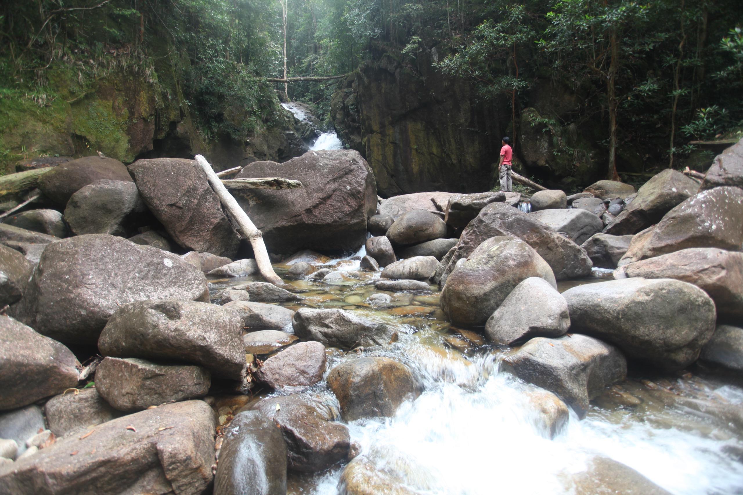 Riam Berasap waterfall in Gunung Palung National Park [kalbar_0767]