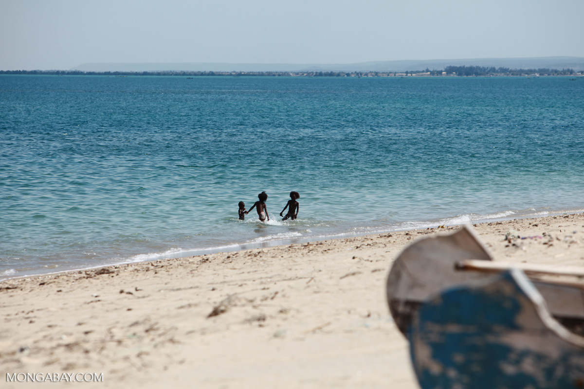 Vezo children playing in the ocean [madagascar_8011]